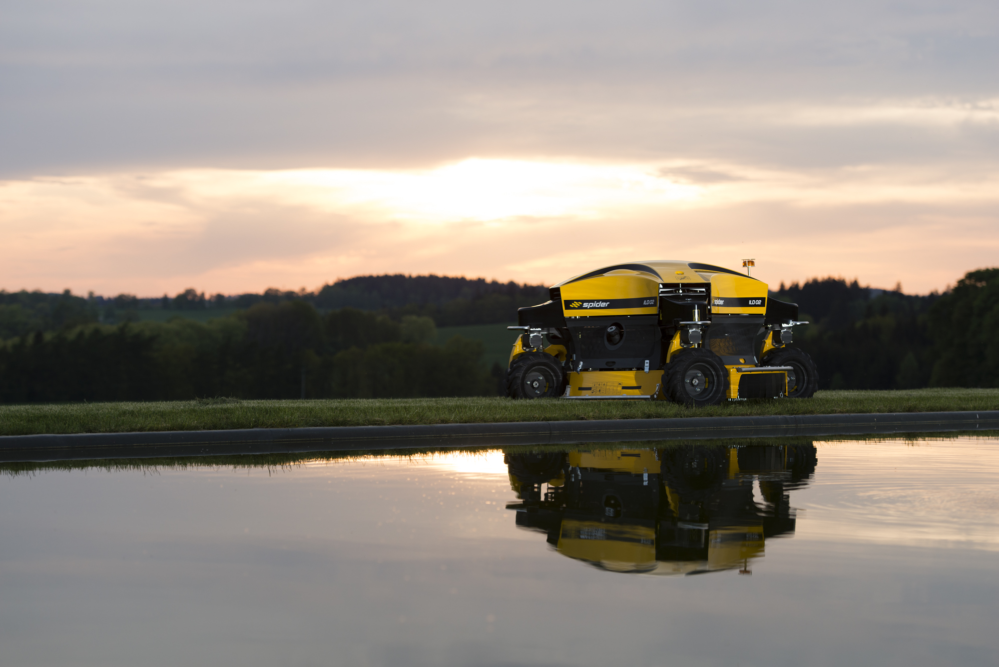 Spider slope mowers UK - cut grass on steep or dangerous areas up to 55 ...